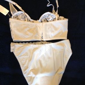 Spiegel | Intimates & Sleepwear | White Bra And Panty Set | Poshmark